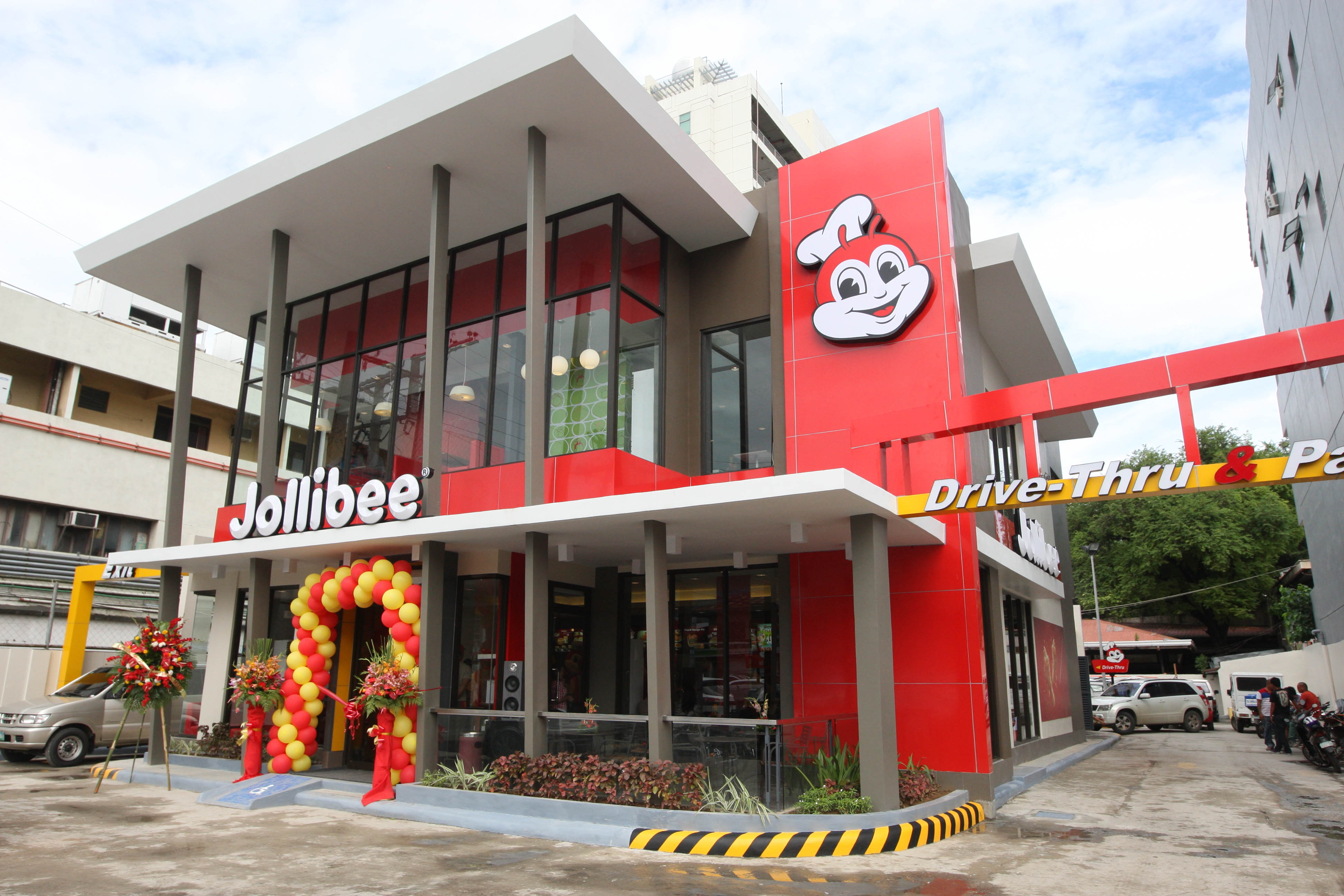 Jollibee reopens Lahug Branch | Cebu Daily News