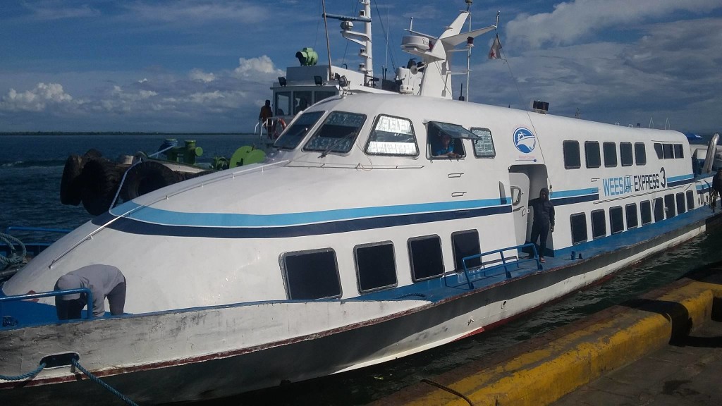 Fastcraft from Bohol stranded at Lawis Ledge | Cebu Daily News