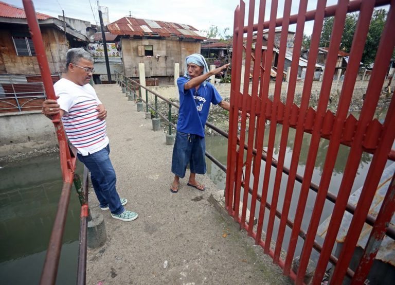 Barangay Pasil to demolish footbridge connecting Ermita | Cebu Daily News