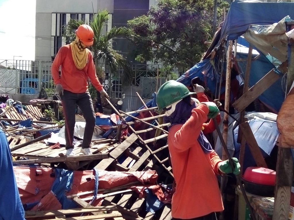 30 shanties at CICC demolished | Cebu Daily News
