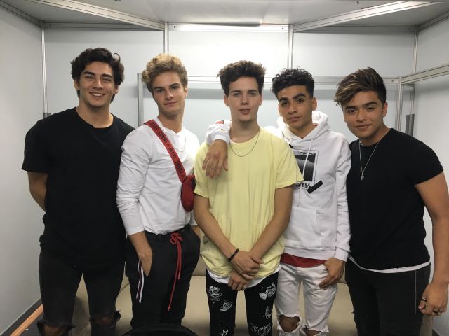 IRL members SERENADE CEBU CROWD | Cebu Daily News