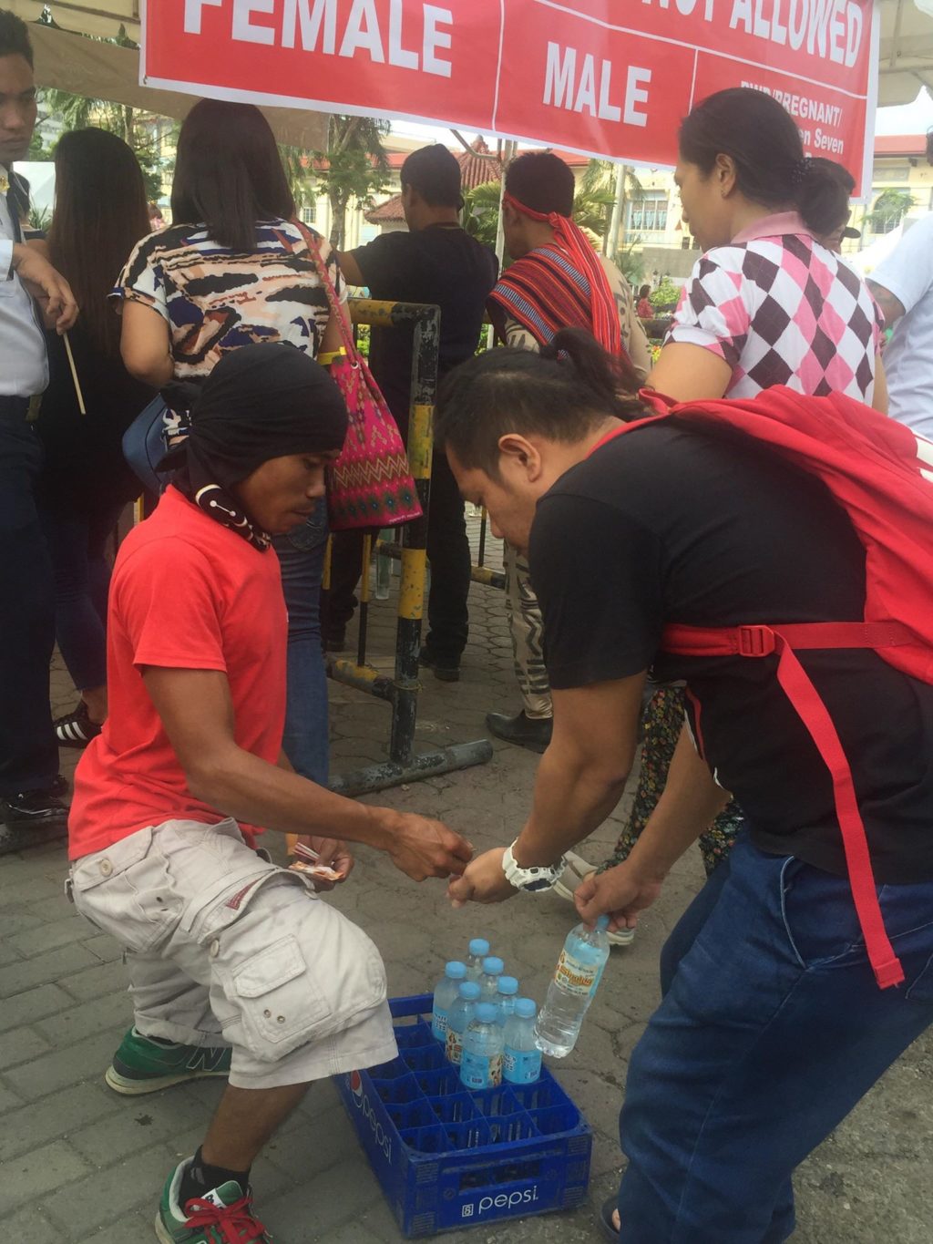 Polio can’t stop Cebuano man from serving Sto. Niño devotees | Cebu ...