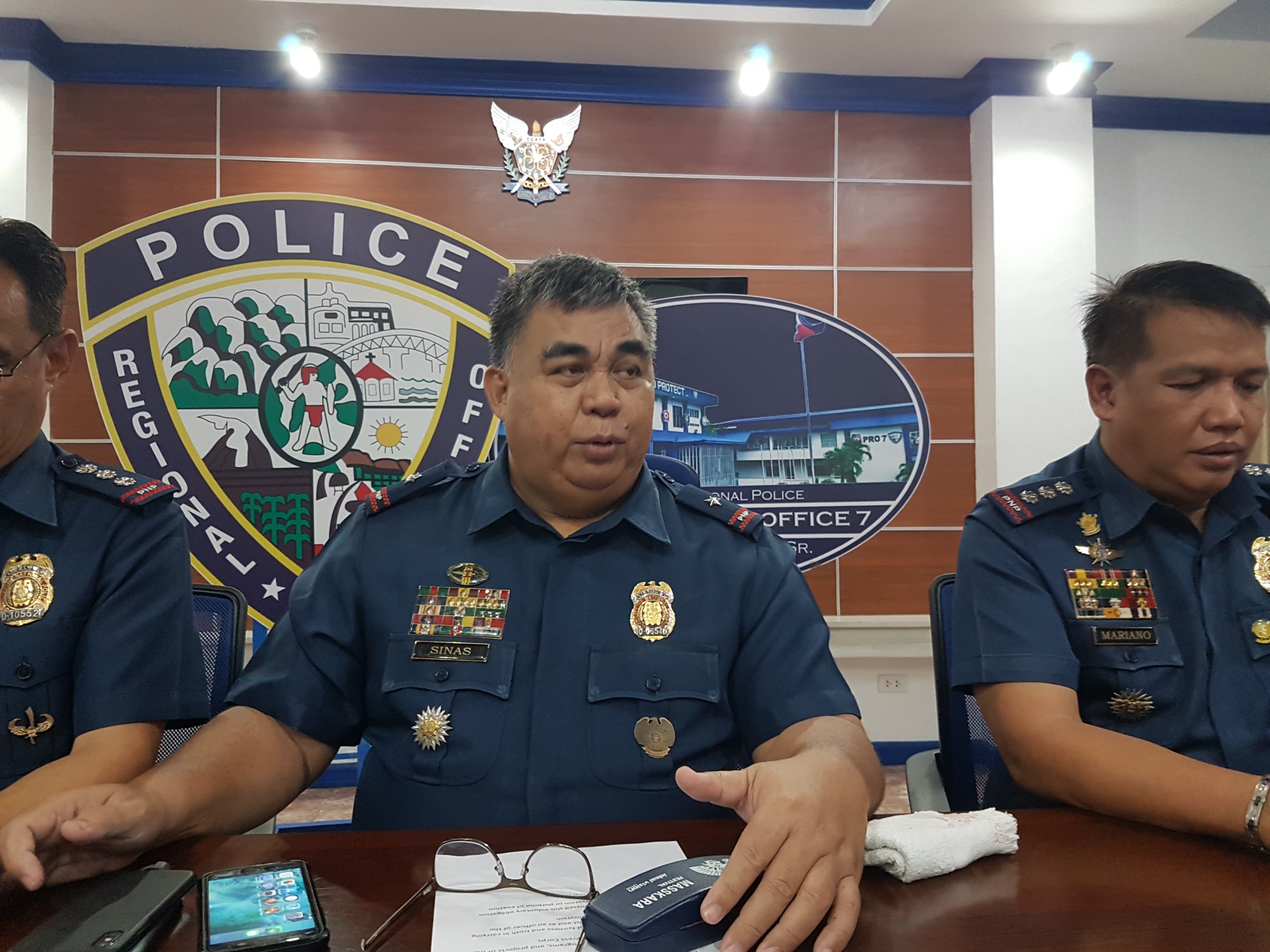 Sinas will not encourage PRO-7 cops to accept gifts | Cebu Daily News