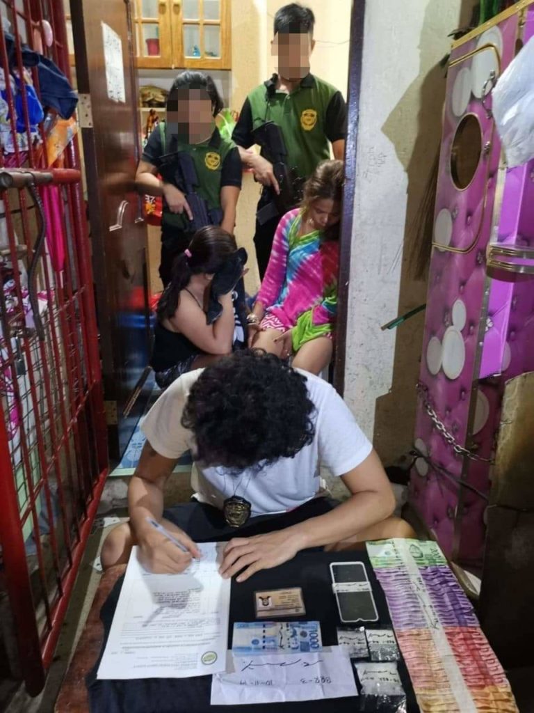 PDEA-7 arrests two women in Kinasang-an drug raid | Cebu Daily News