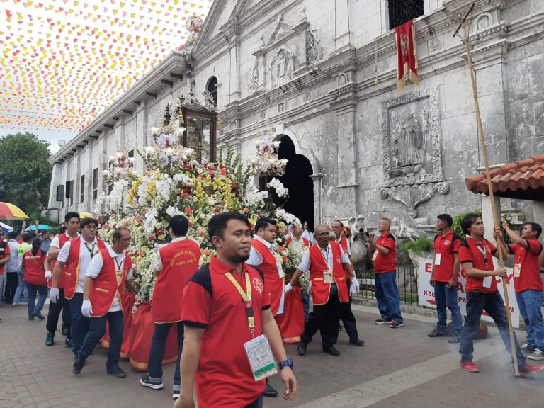 Solemn procession: Devotion, faith to Santo Niño help devotees endure ...