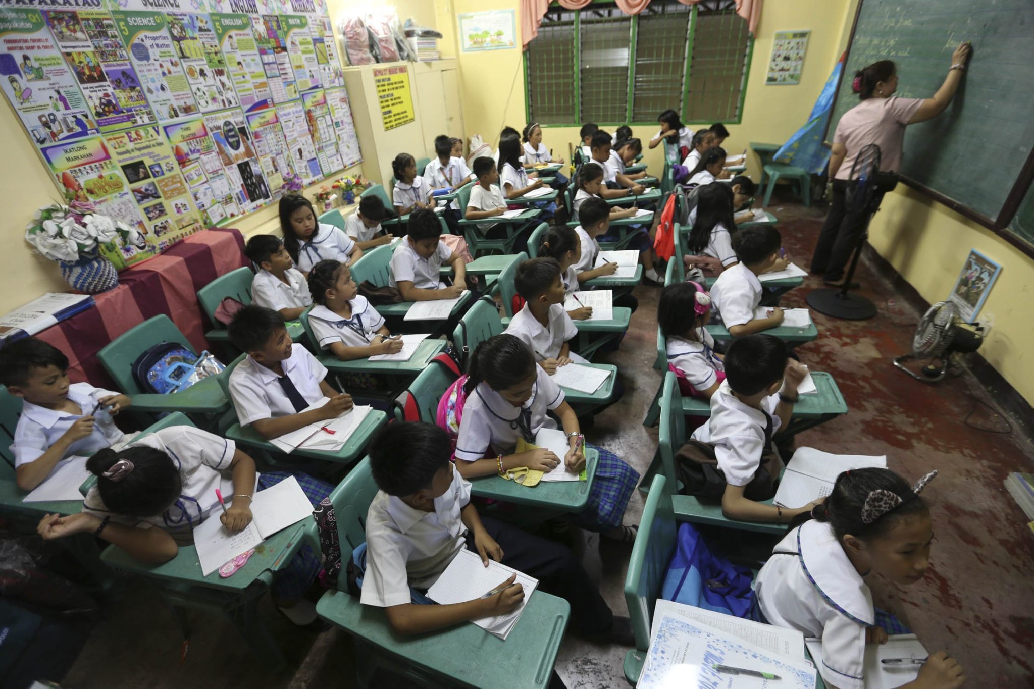 Modular learning to cost P2B for Cebu's 580k students | Cebu Daily News