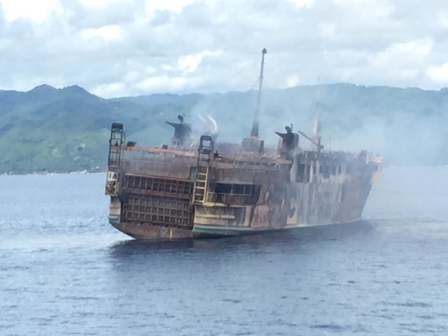 Ship destroyed by fire poses no oil spill threat - PCG-7 | Cebu Daily News