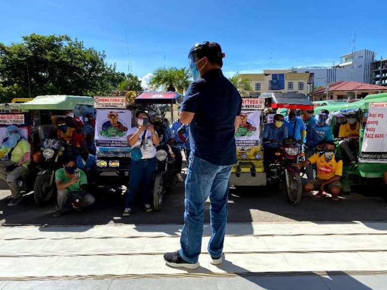 'Project Tupad' in Lapu helps displaced tricycle drivers | Cebu Daily News