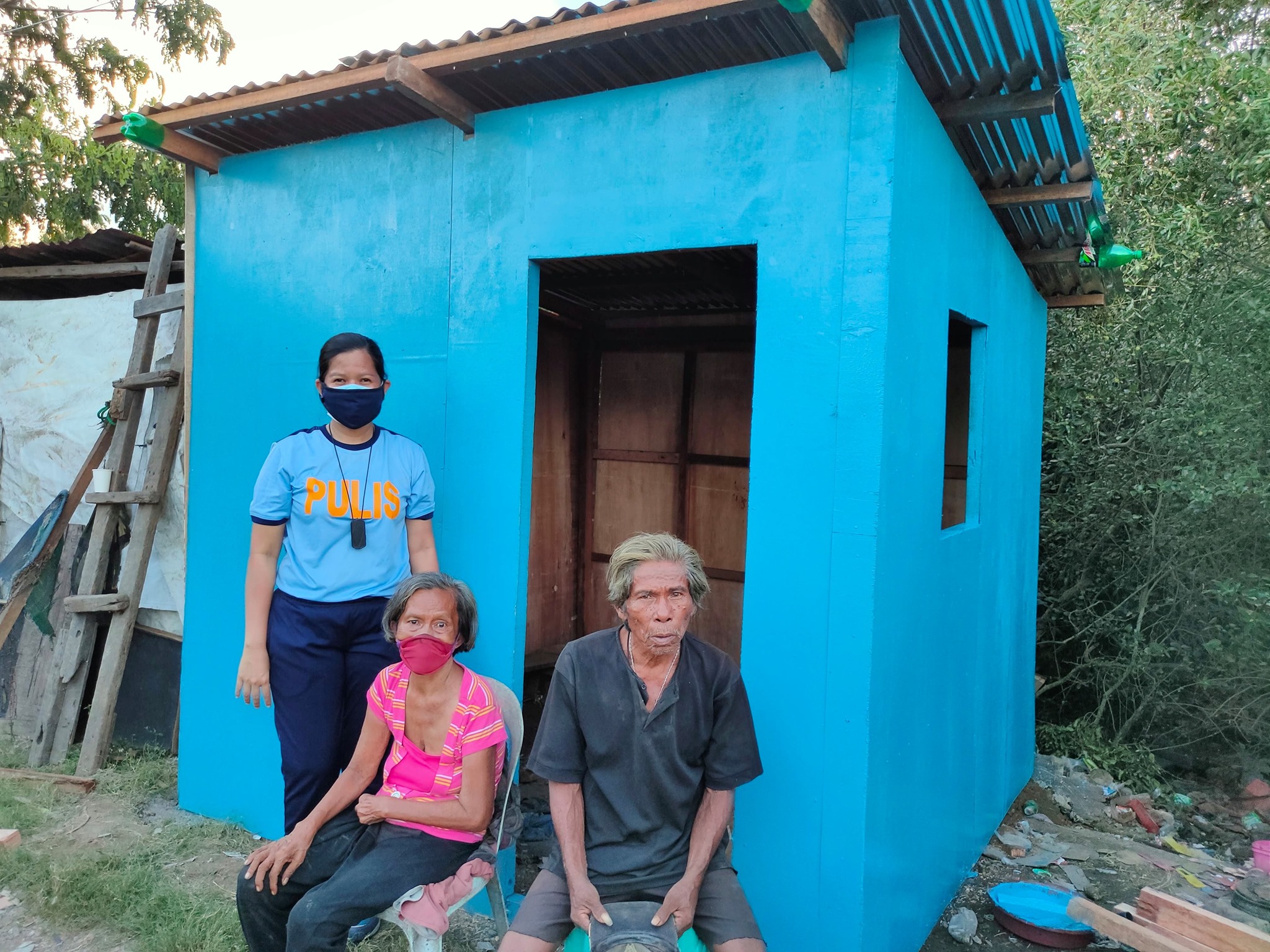 In Photos: Mandaue cops build new home for couple from Brgy Labogon ...