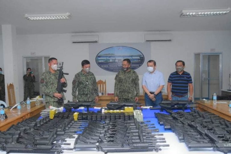 Bohol Police Prov'l Office gets new firearms, supplies | Cebu Daily News