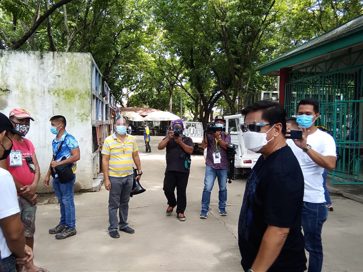 Humay-Humay cemetery logs 8.5K visitors from Oct. 15 to 26 | Cebu Daily ...