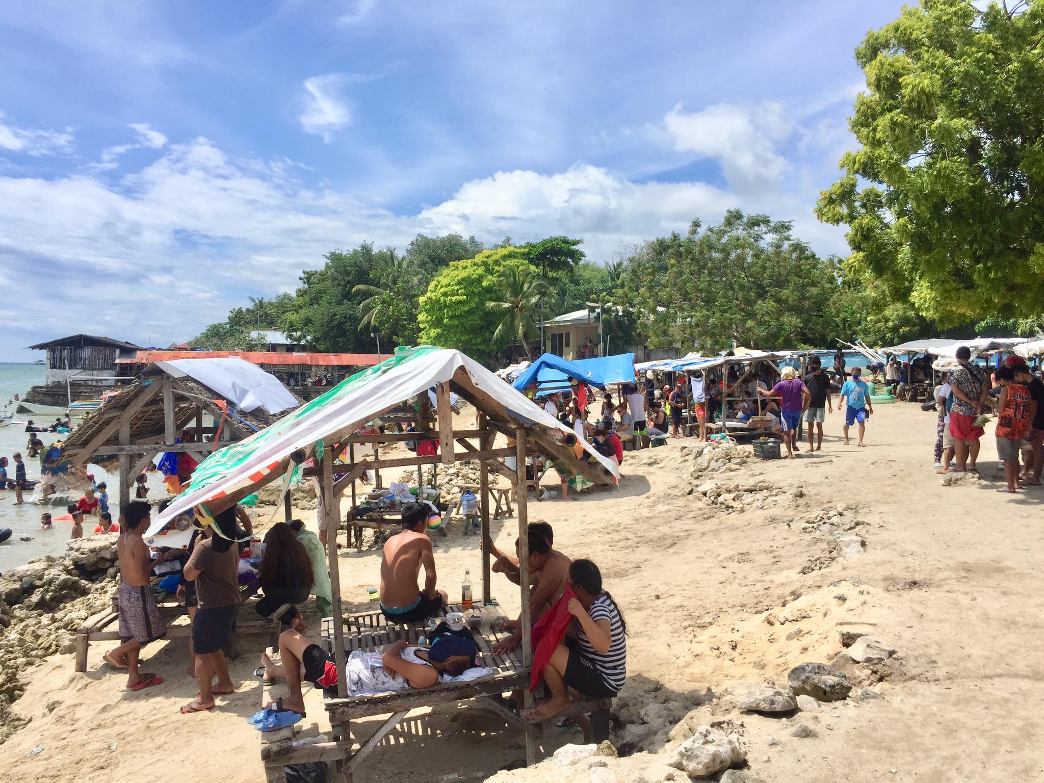 IN PHOTOS: Marigondon Beach reaches full capacity, beachgoers barred ...