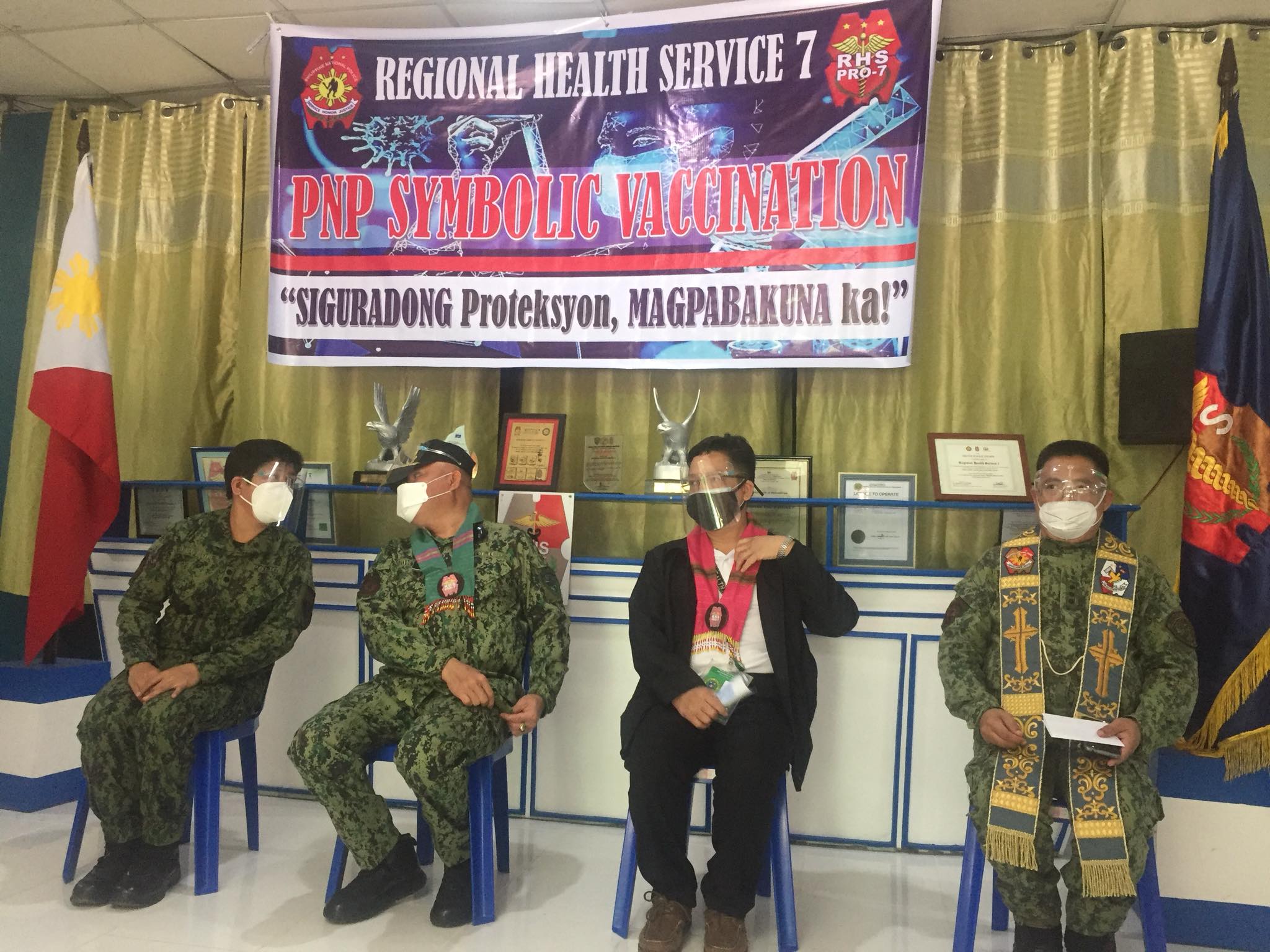 40 PNP medical frontliners receive Sinovac jabs | Cebu Daily News