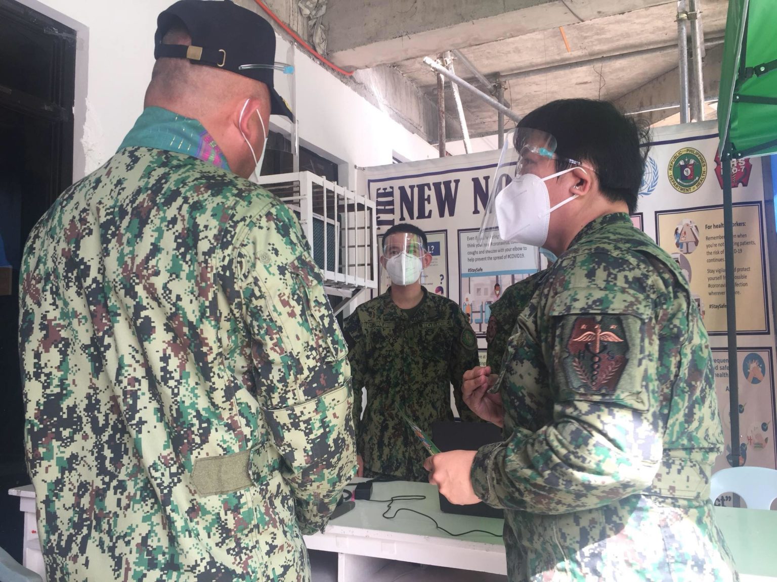 40 PNP medical frontliners receive Sinovac jabs | Cebu Daily News