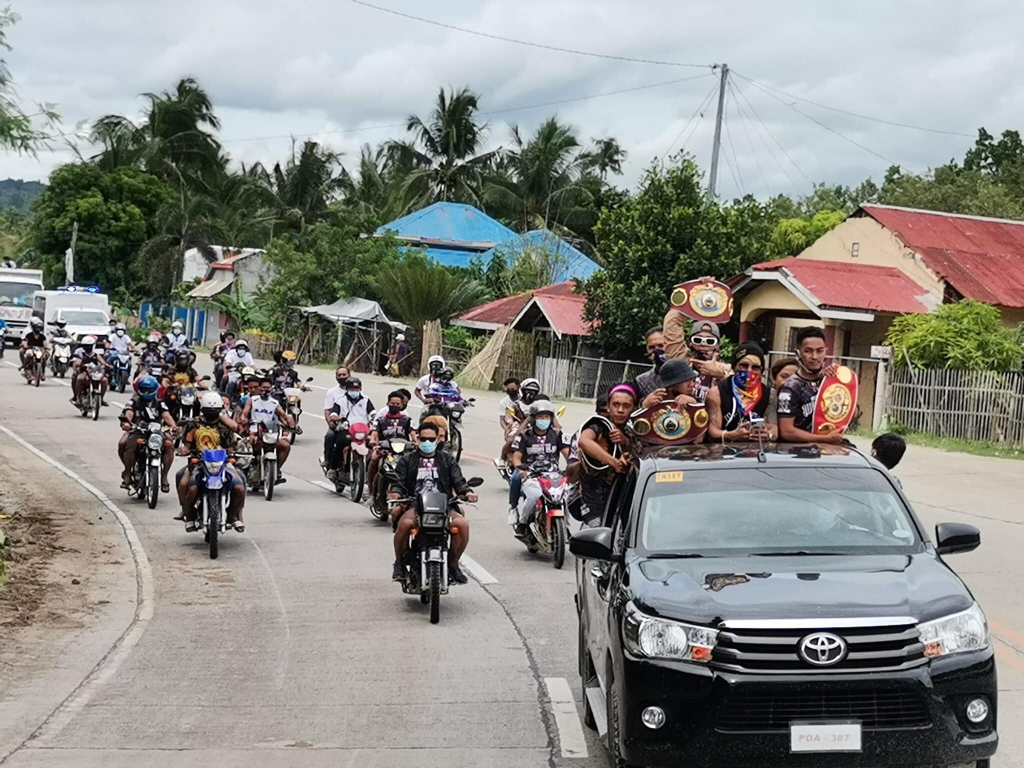 Casimero gets warm welcome back home in Merida, Leyte | Cebu Daily News