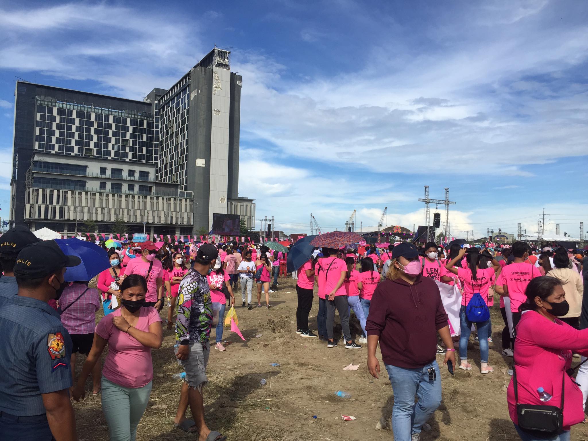 LOOK: Crowd starts to grow in Leni-Kiko grand rally in Cebu | Cebu ...