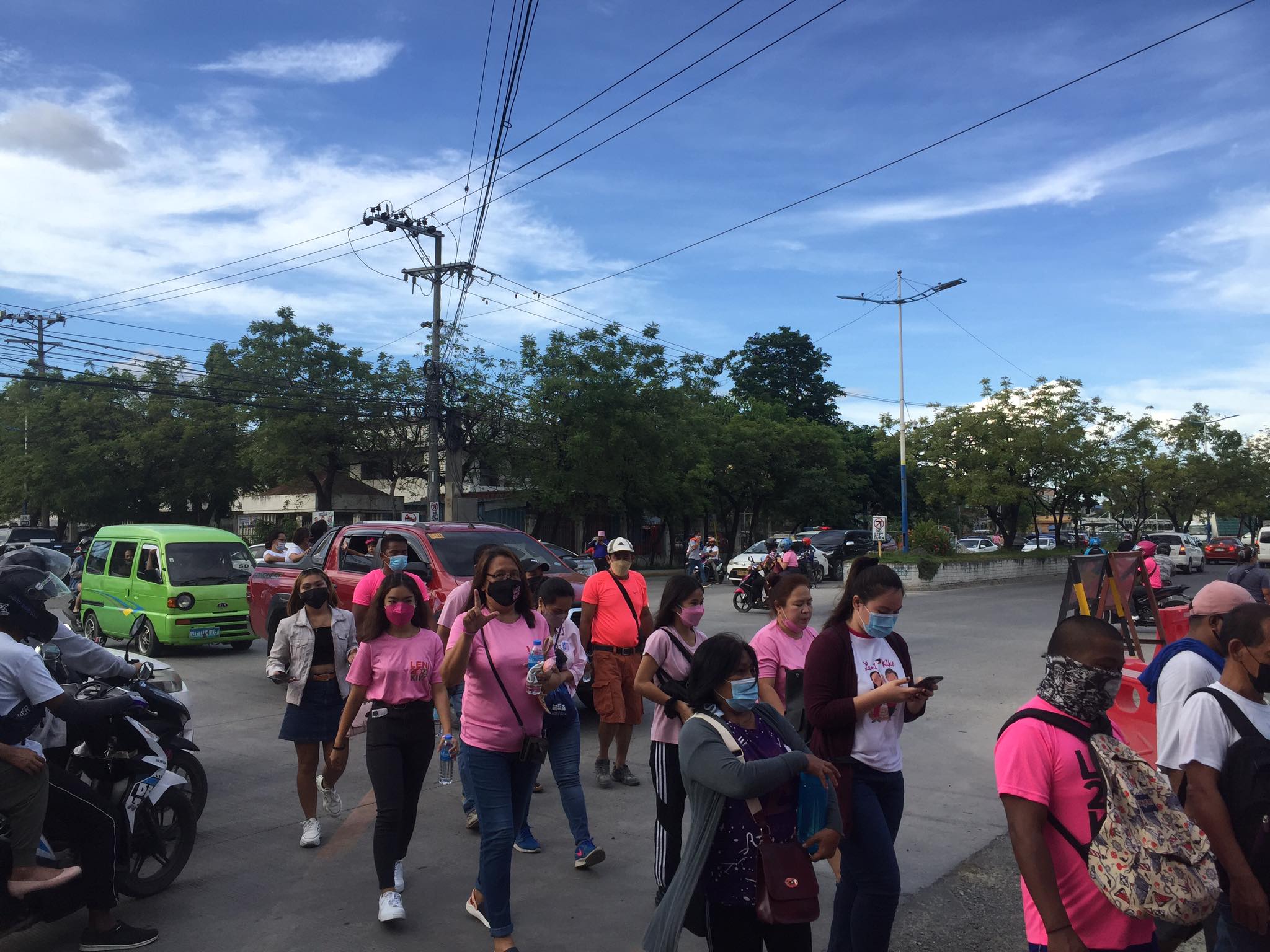 LOOK: Crowd starts to grow in Leni-Kiko grand rally in Cebu | Cebu ...