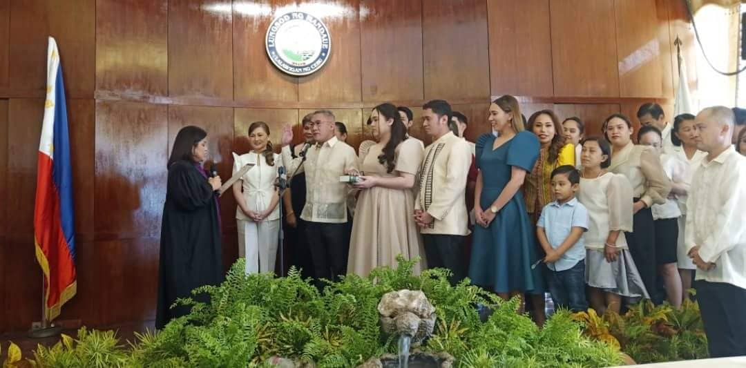 Mayor Cortes, Vice Mayor Bercede, Team Mandaue dads take their oath at ...