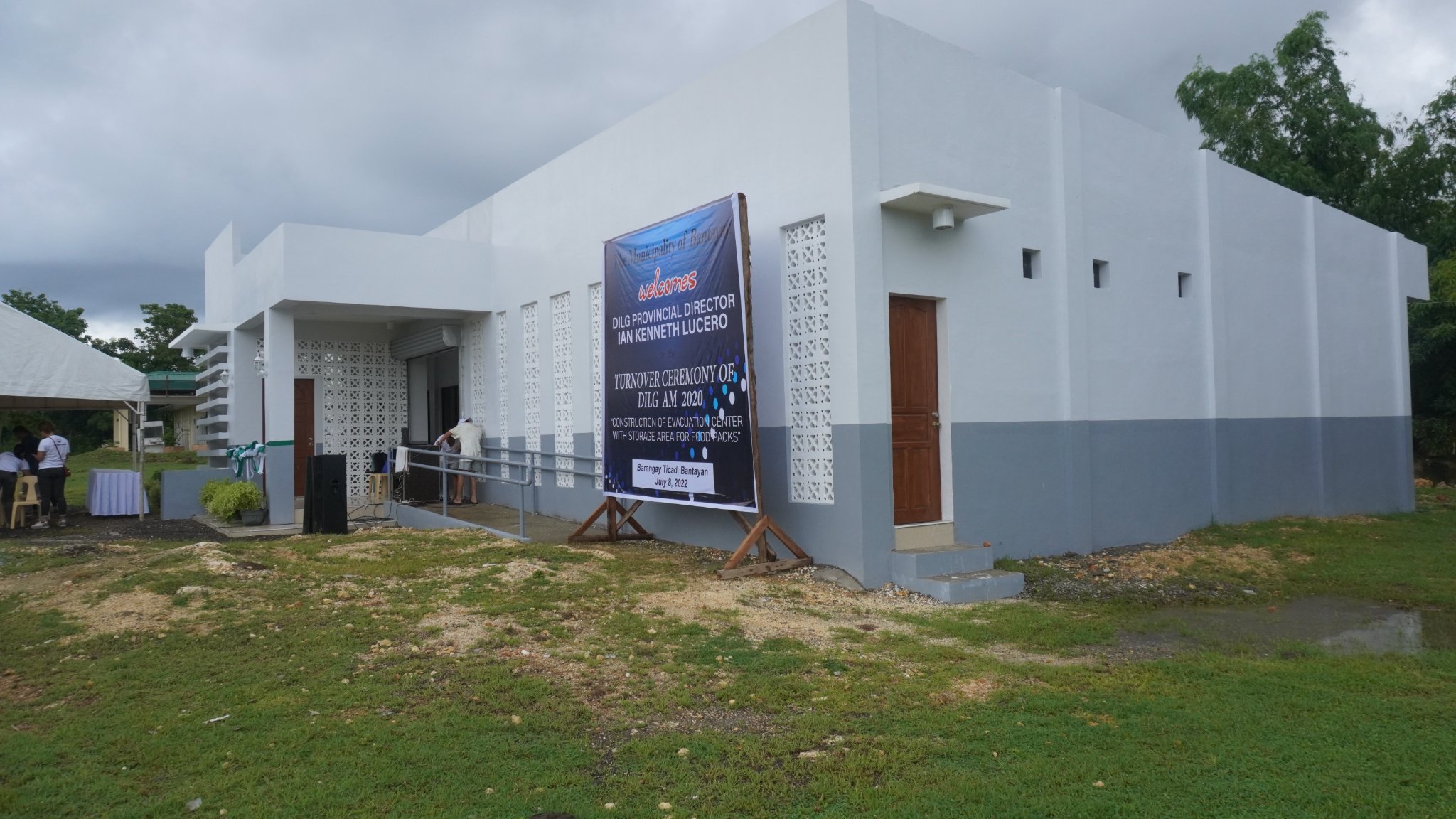 DILG Cebu turns over evacuation center to LGU Bantayan | Cebu Daily News