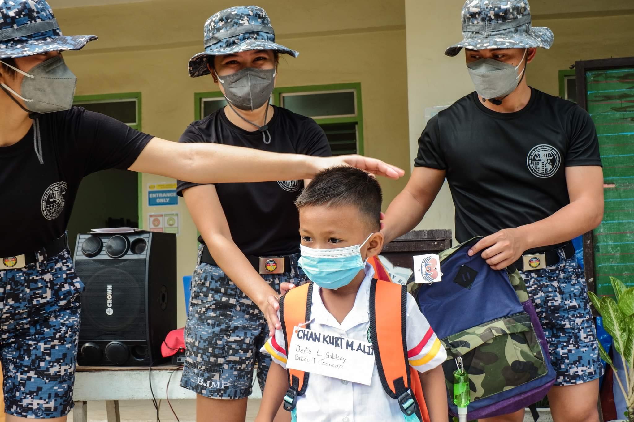 50 indigent Grade 1 students in Brgy. Kalunasan receive bags, school ...