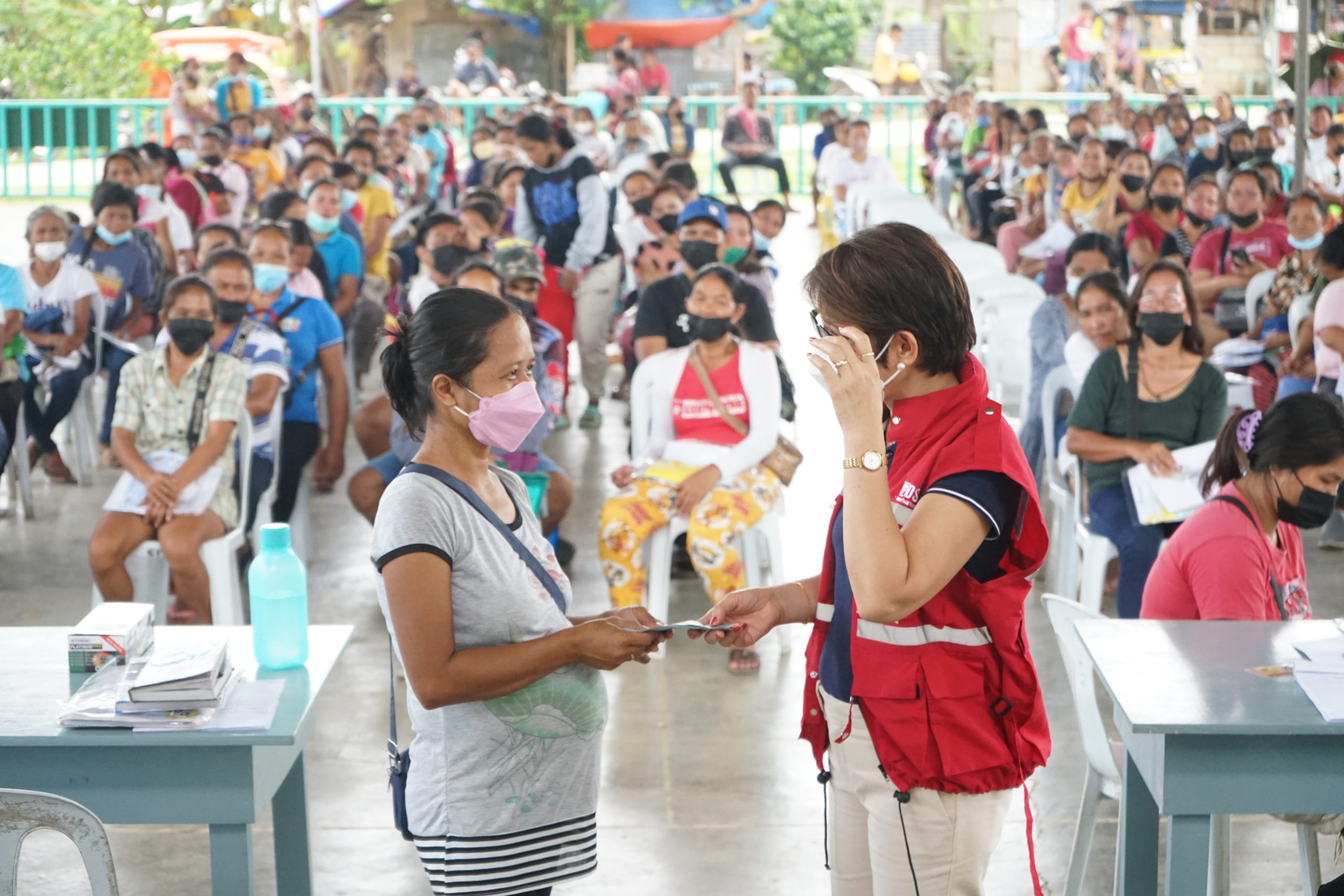 Almost 3K Odette-hit families in Cebu get P15,000 aid from DSWD | Cebu Daily News