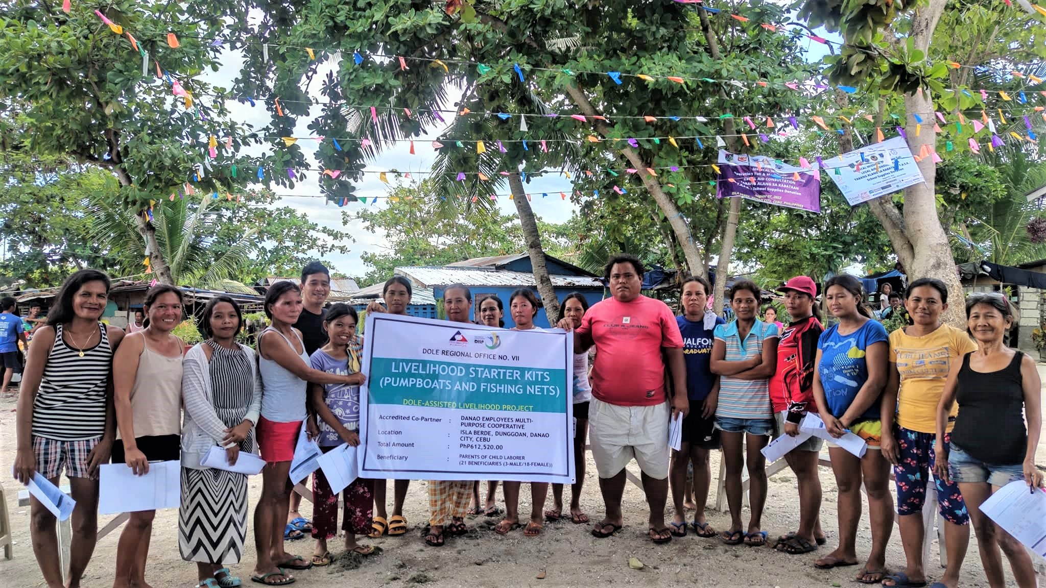 DOLE-7 provides pumpboats to parents of child laborers in Danao City ...