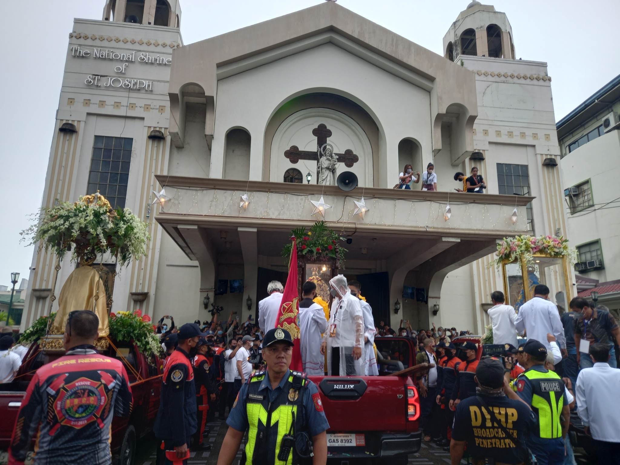 Traslacion: Despite gloomy weather, Mandaue gives Sto. Niño, Our Lady ...
