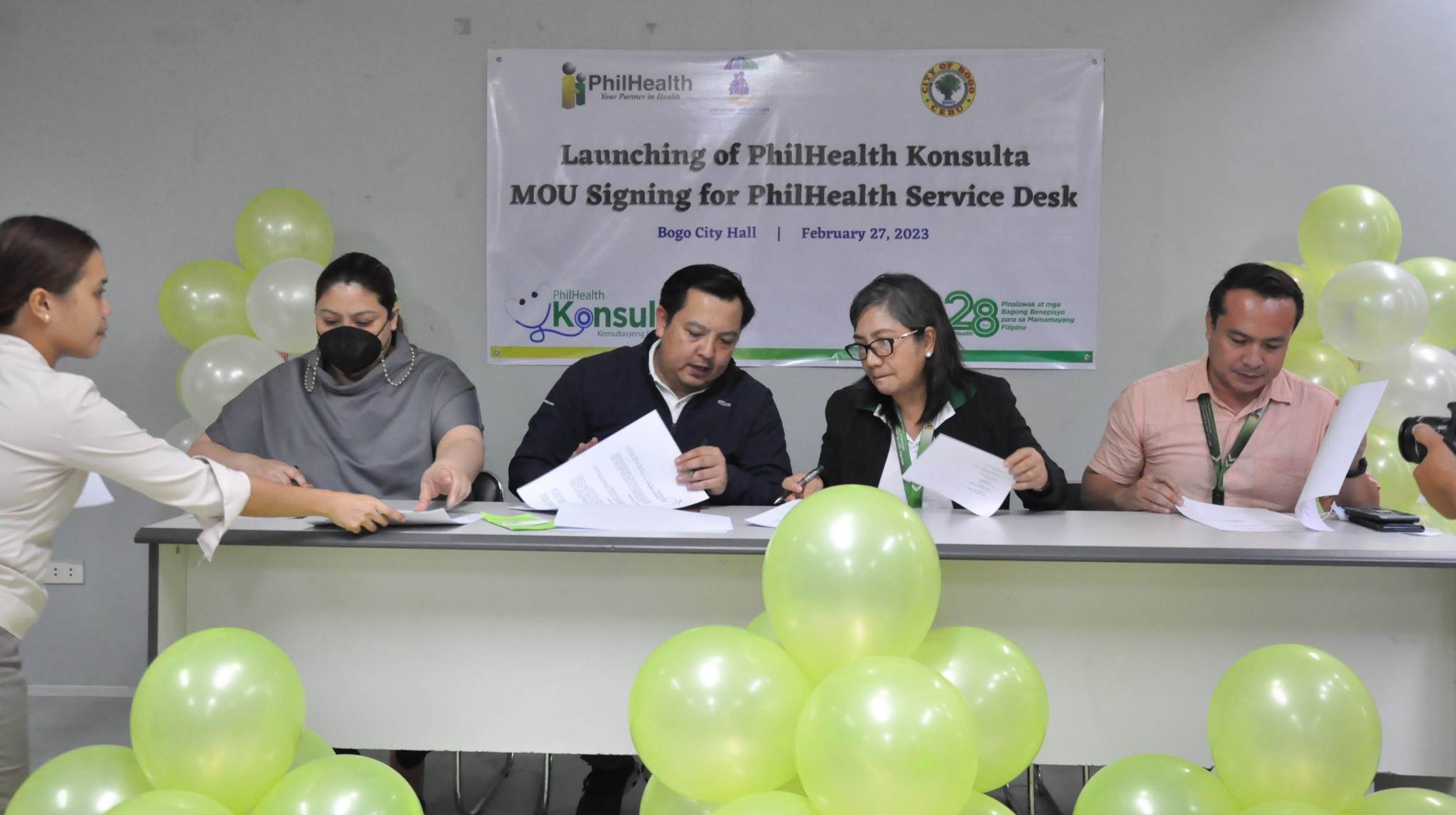 Service desk brings Philhealth closer to residents in Bogo, nearby ...