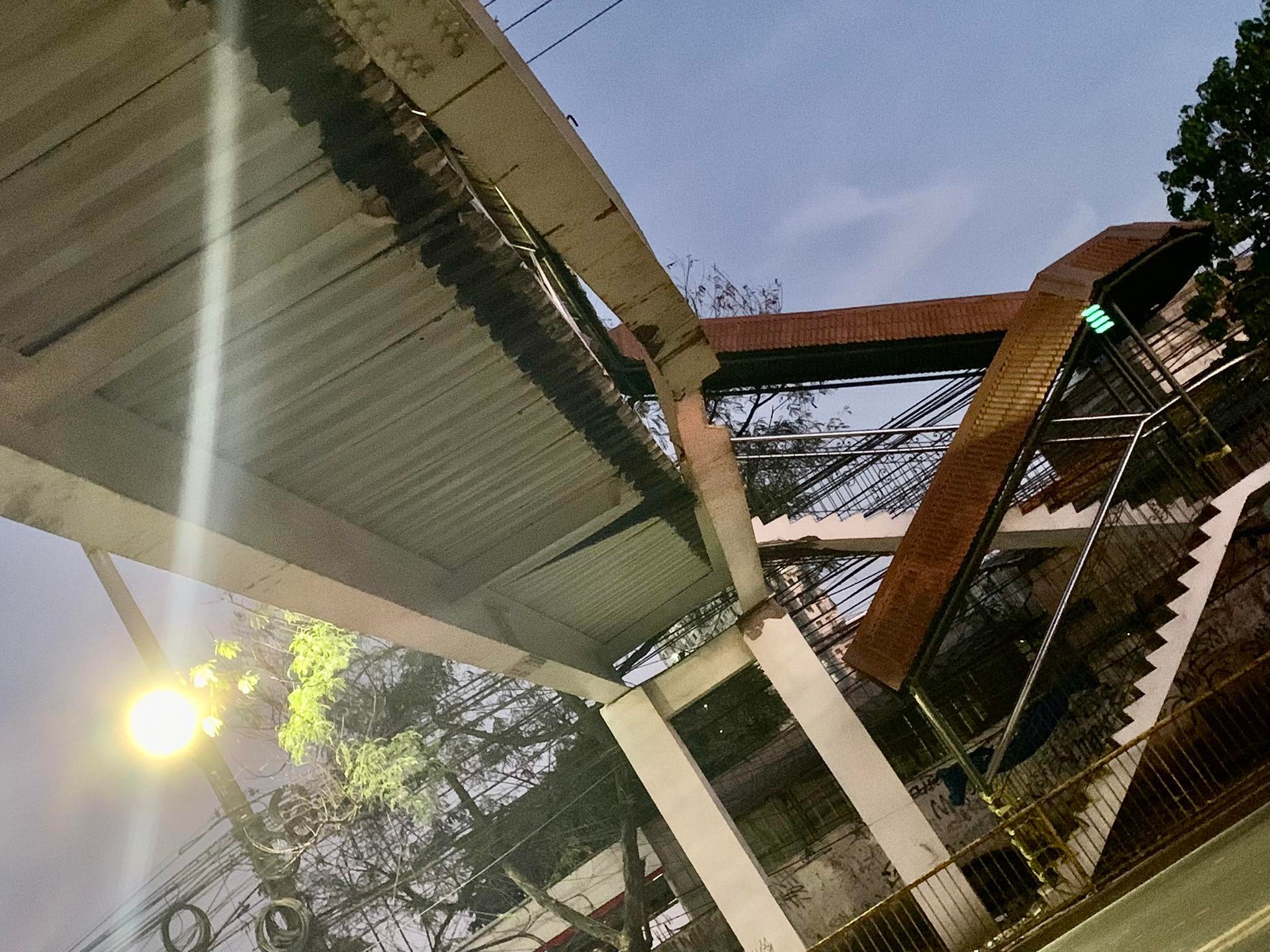 LOOK: Scary state of Mandaue skywalk | Cebu Daily News
