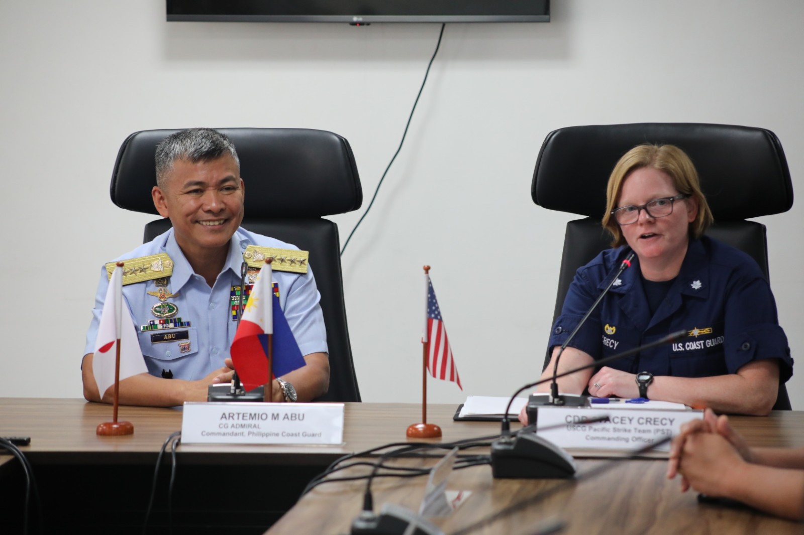 U.S. experts arrive in Oriental Mindoro to assist in oil spill response ...