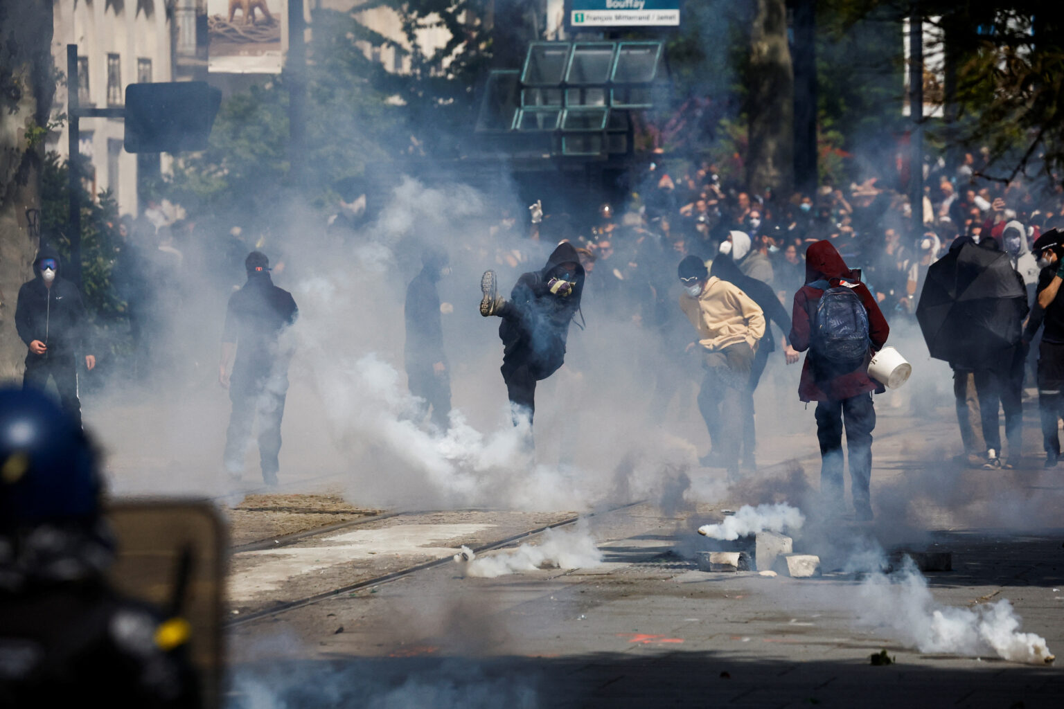 French police clash with black-clad anarchists during May Day rallies ...