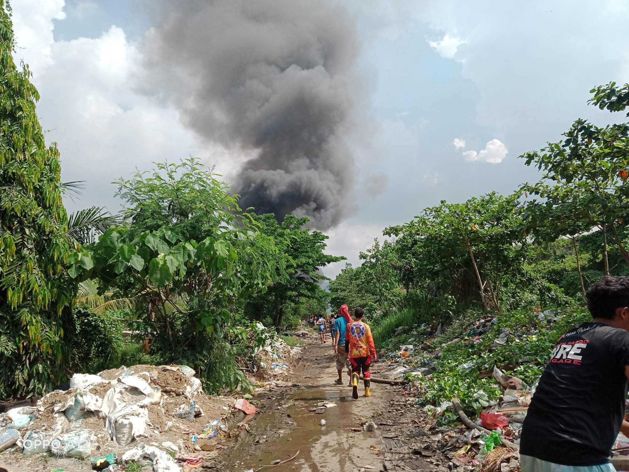 IN PHOTOS: Fire hits dumpsite in White Road, Inayawan