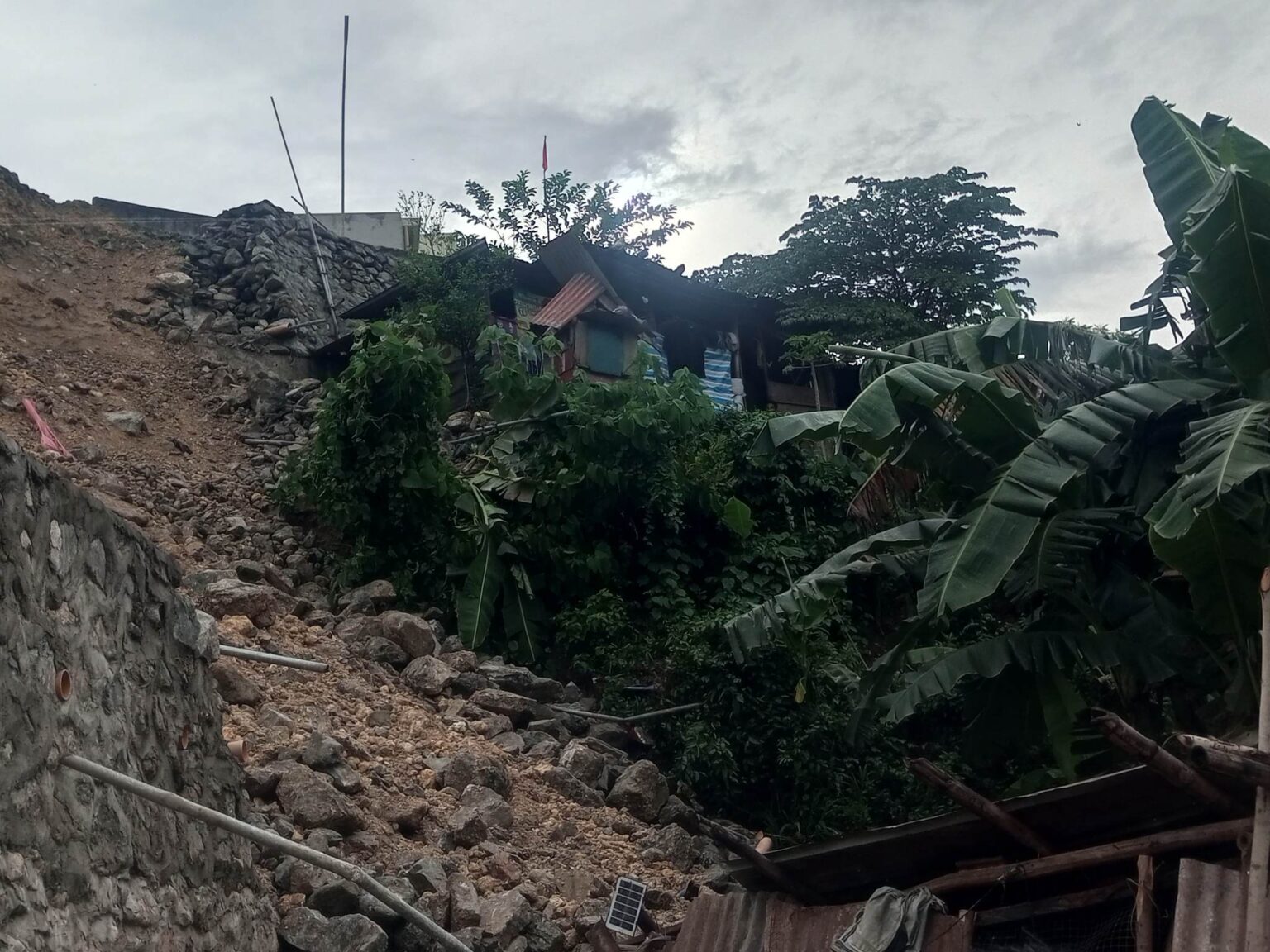 Landslides hit mountain barangays in Cebu City, 3 families rescued ...