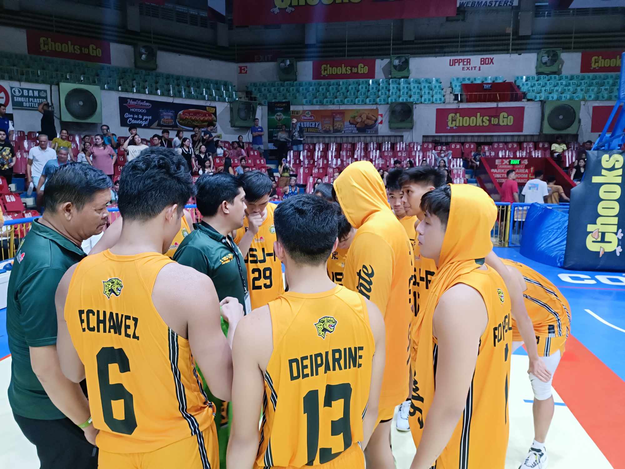 USJ-R Jaguars narrowly beat UP Cebu to claim win no. 4 | Cebu Daily News