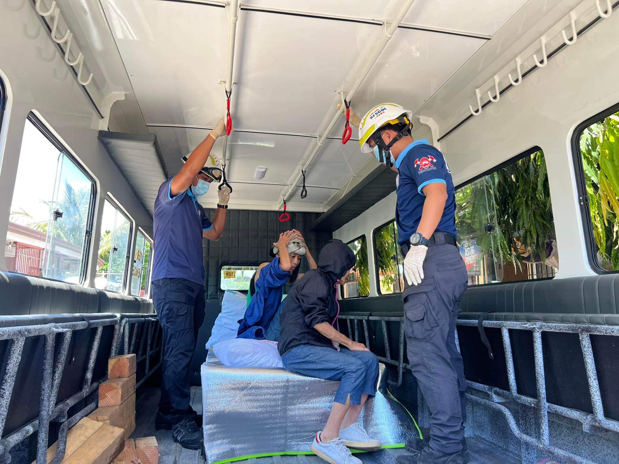 Lapu gov't rescues 2 Japanese women found sleeping on sidewalk of Brgy ...