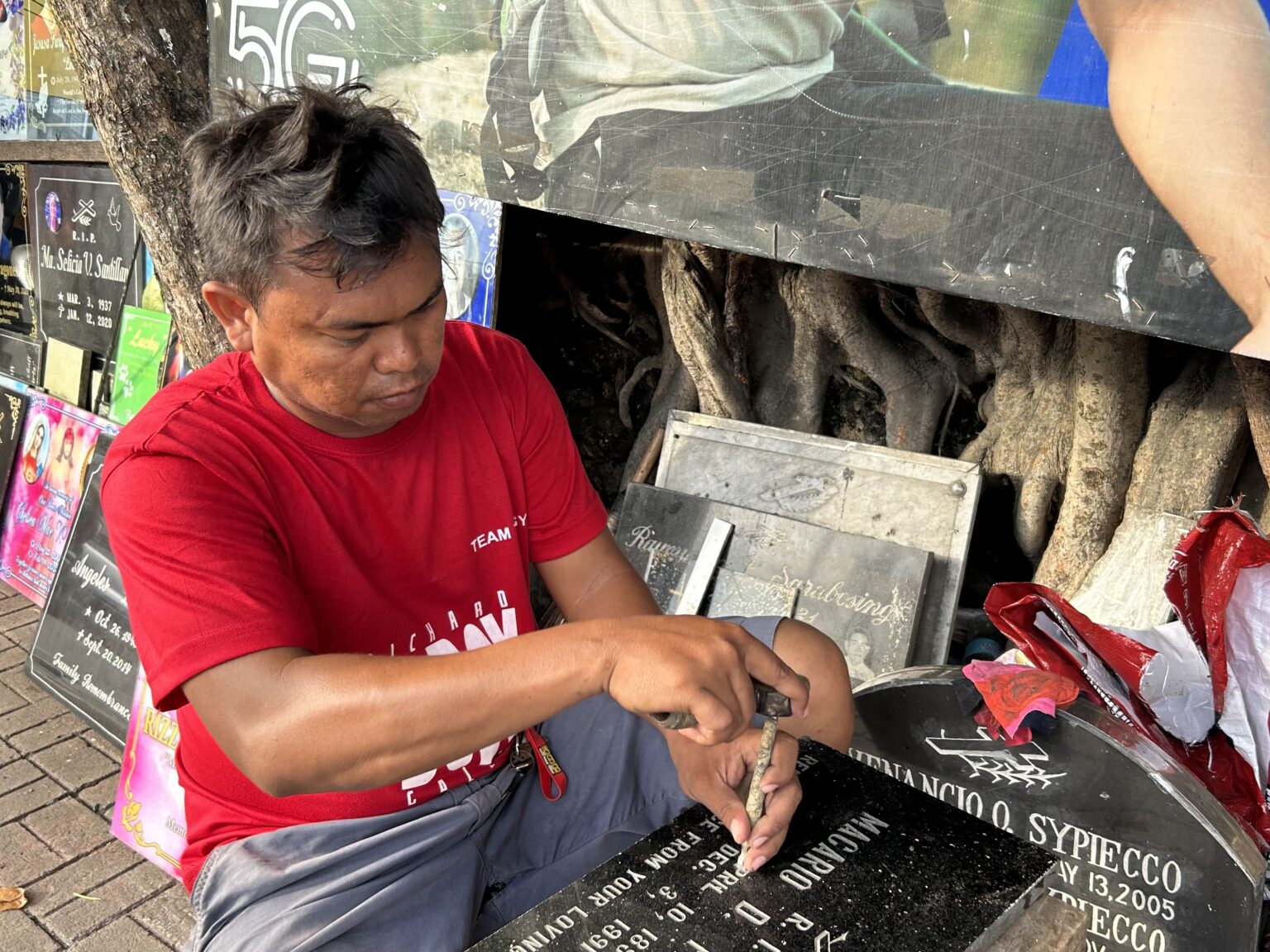 Lapida making: Engraving gravestones, a maker's journey