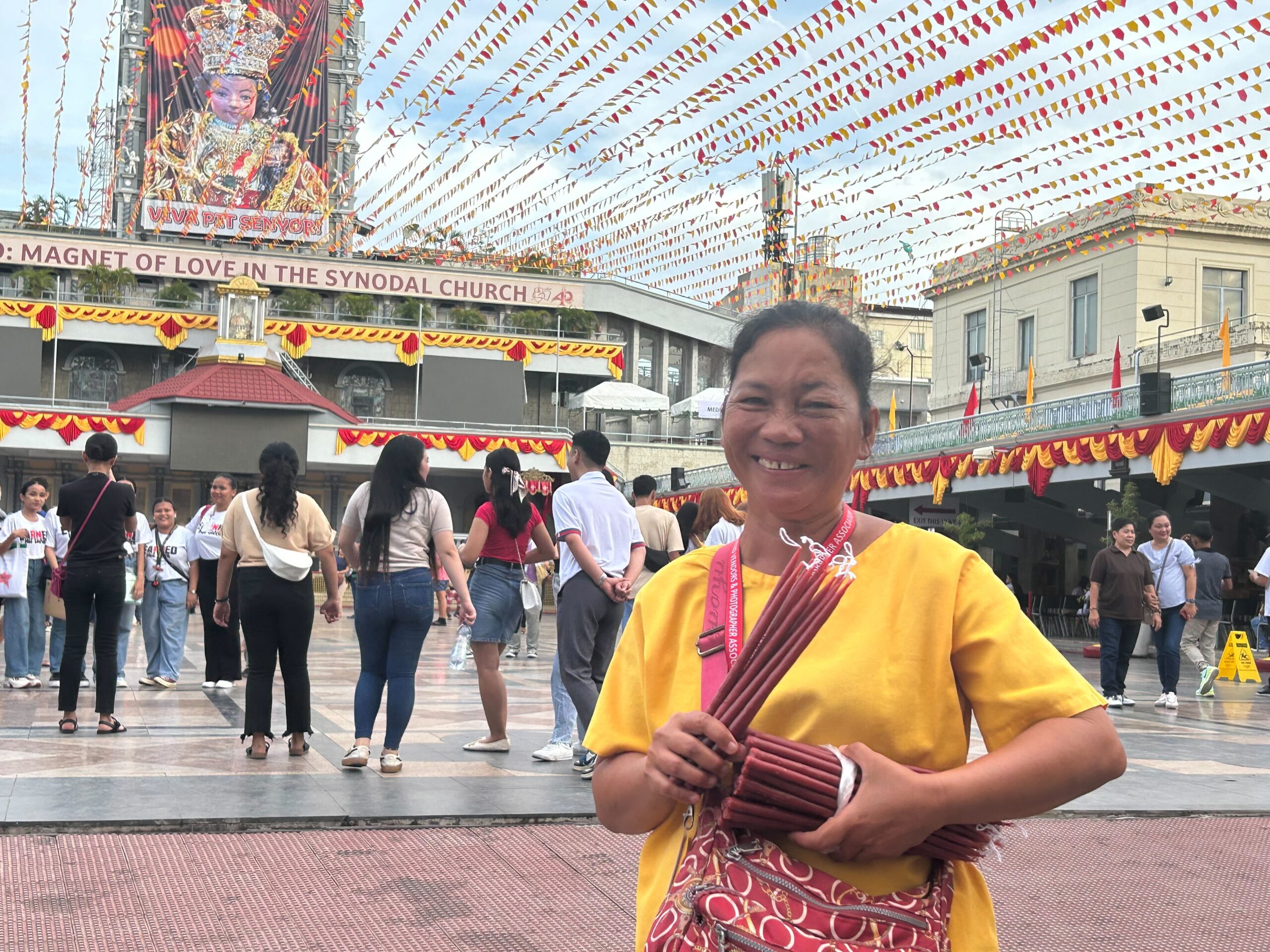 The traditions of 'Sinug' candle vendors at the Basilica Minore del ...