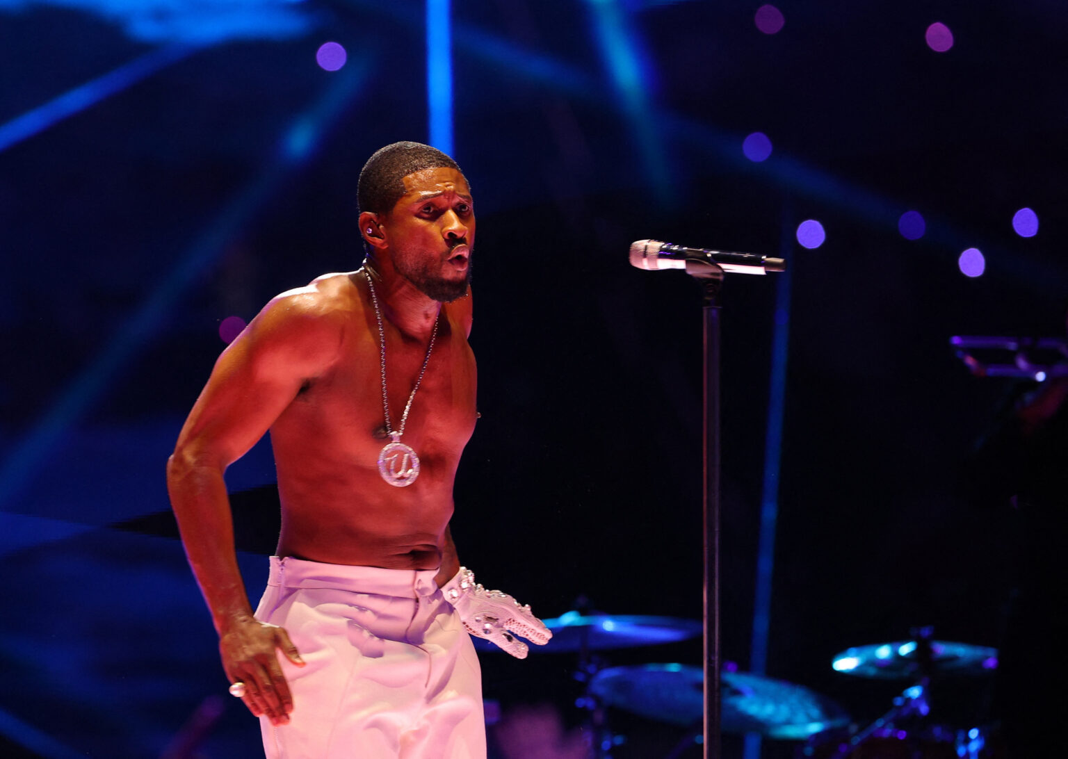 Usher: Marrying Goicoechea in Vegas, his Super Bowl encore?