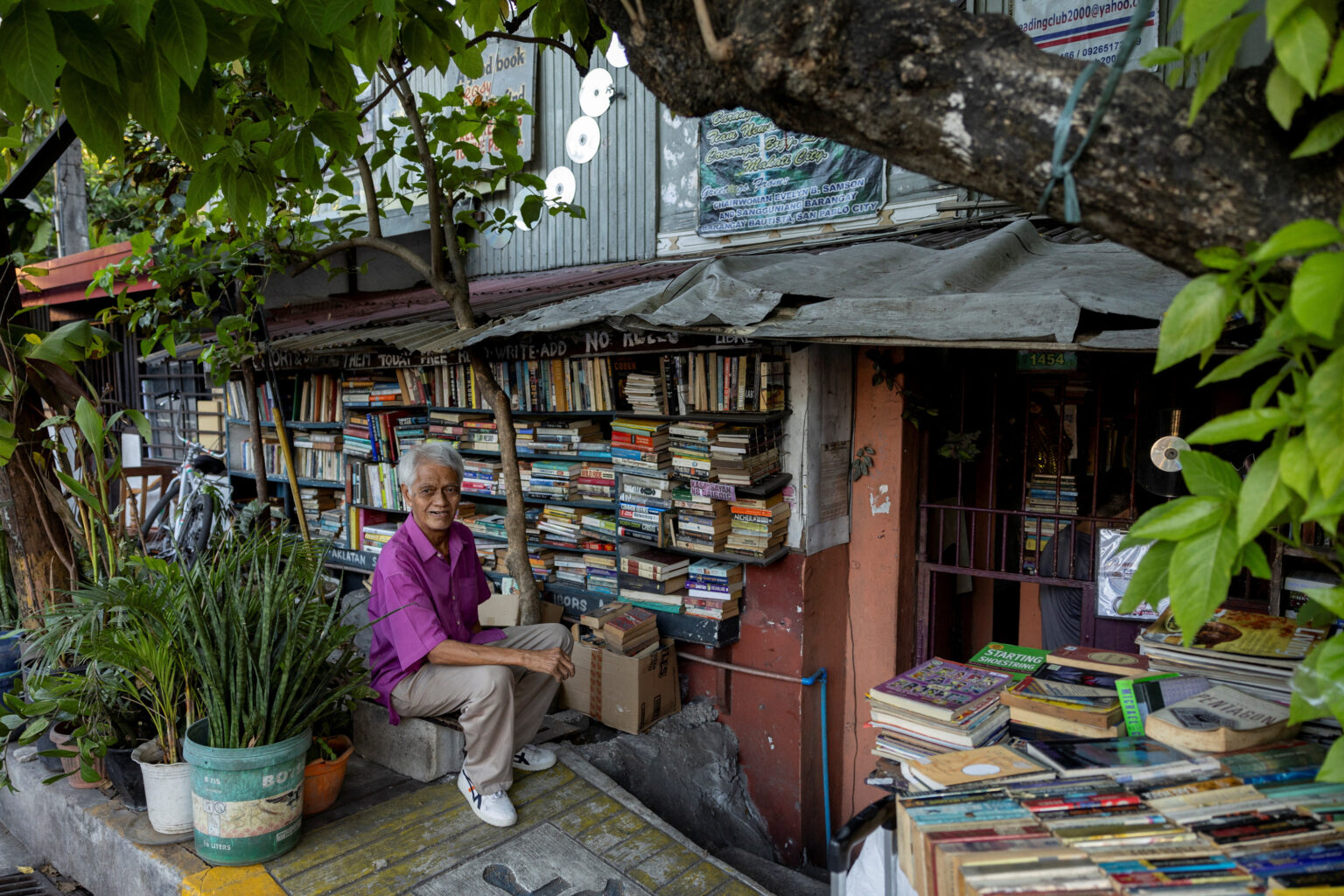 Philippine 'library home' stacked with books to inspire reading | Cebu ...