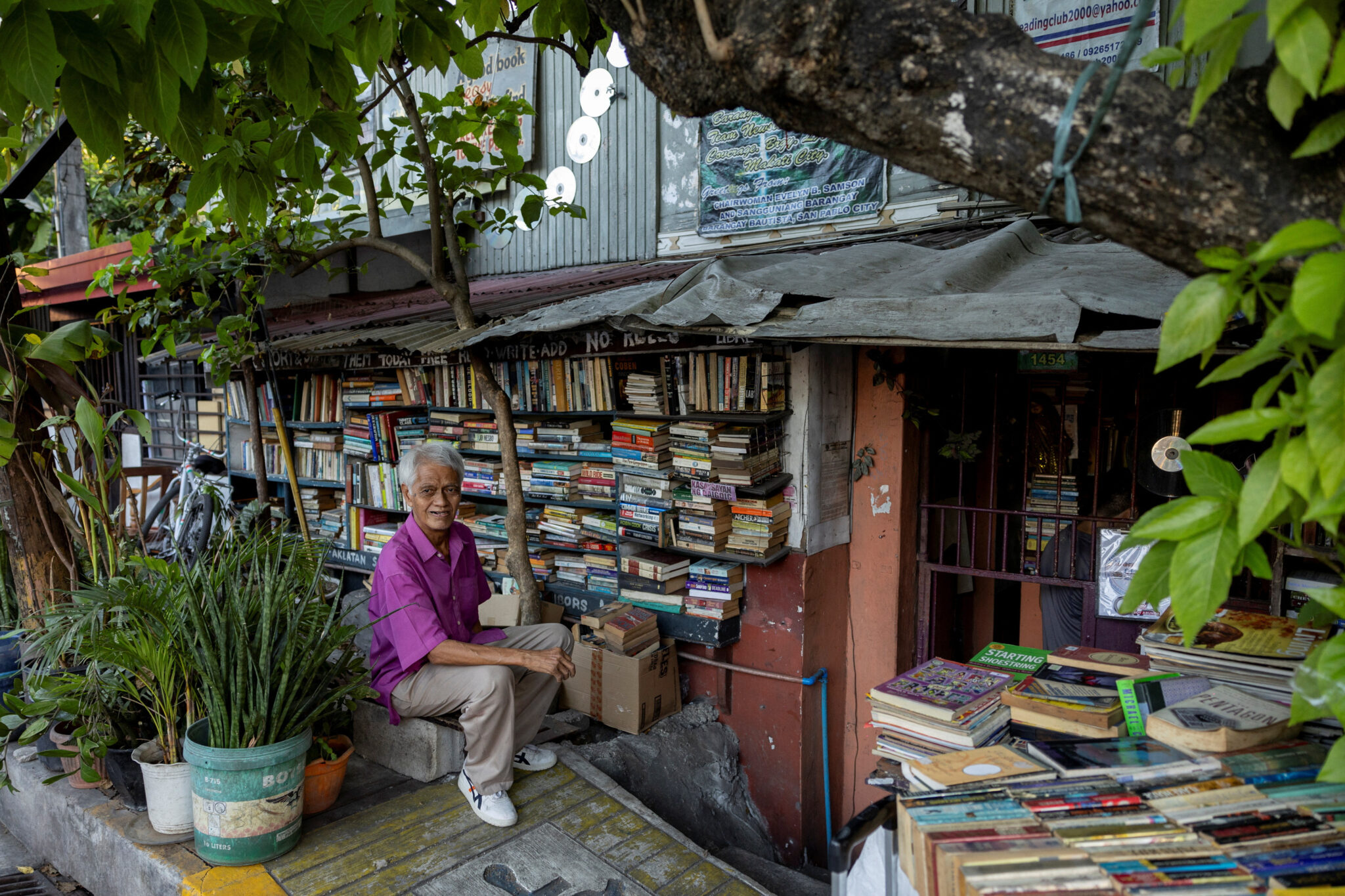Philippine 'library home' stacked with books to inspire reading | Cebu ...