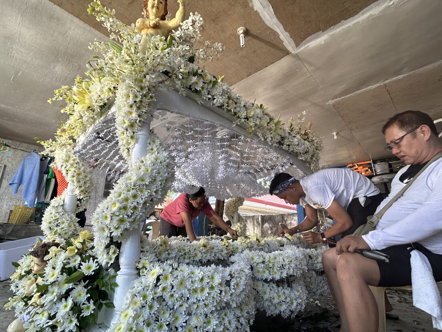 Santo Entierro: Taking care of the dead Christ on the island