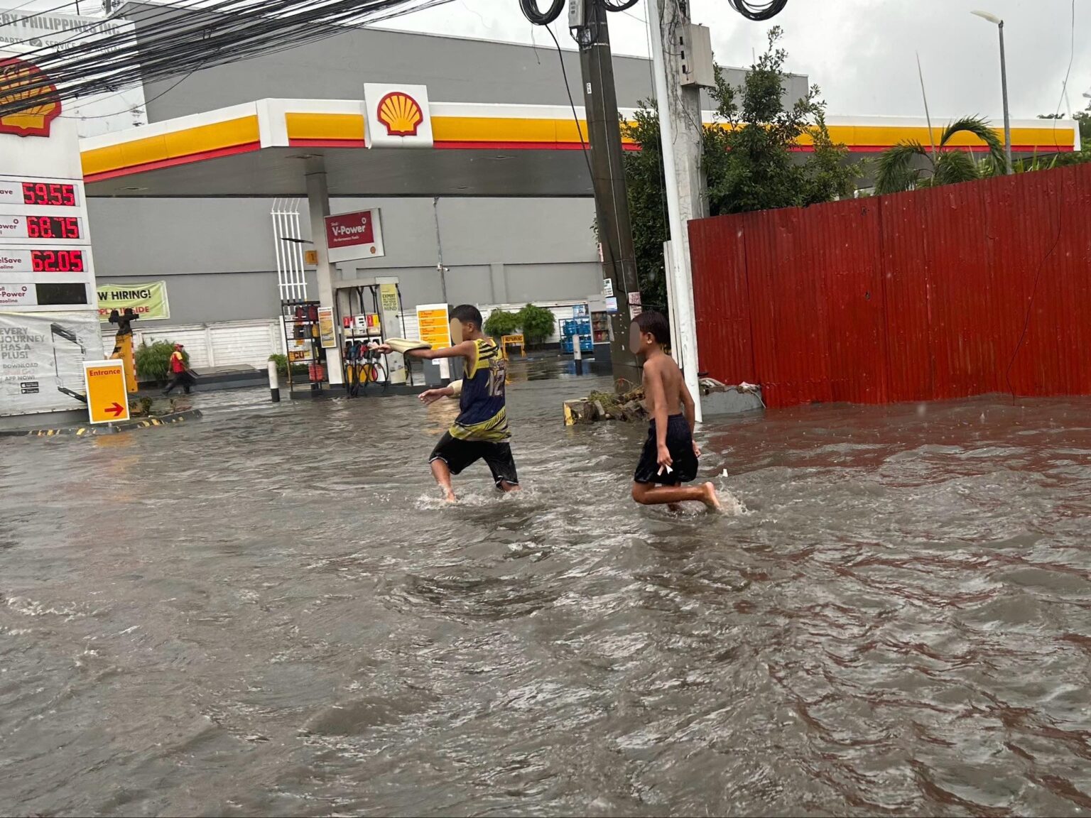 Early morning rain causes flooding in some parts of Metro Cebu