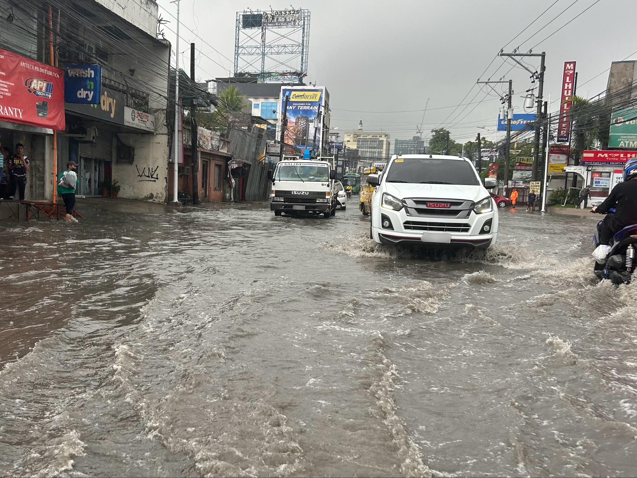 Early morning rain causes flooding in some parts of Metro Cebu