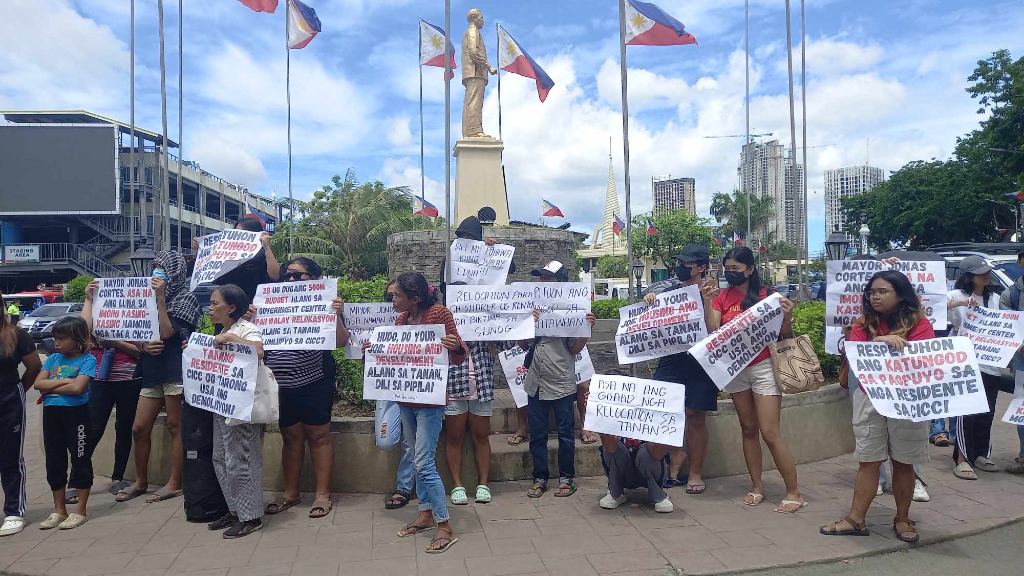 Mandaue fire victims residing inside CICC demand relocation site