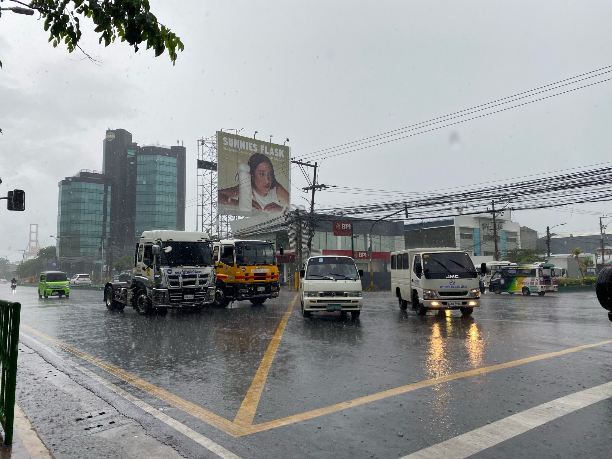 Early morning rain causes flooding in some parts of Metro Cebu