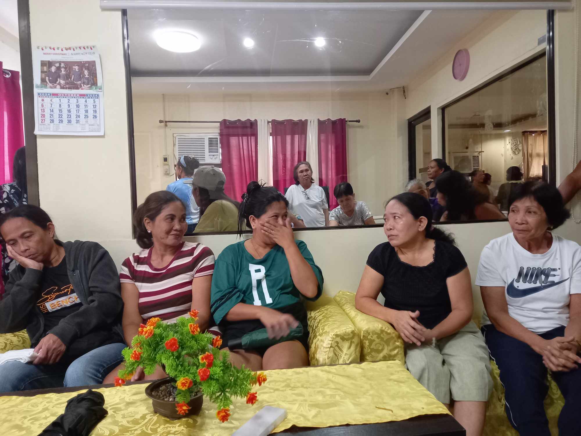 Barangay Umapad workers decry case dismissal against Councilor Lumapas | Cebu Daily News