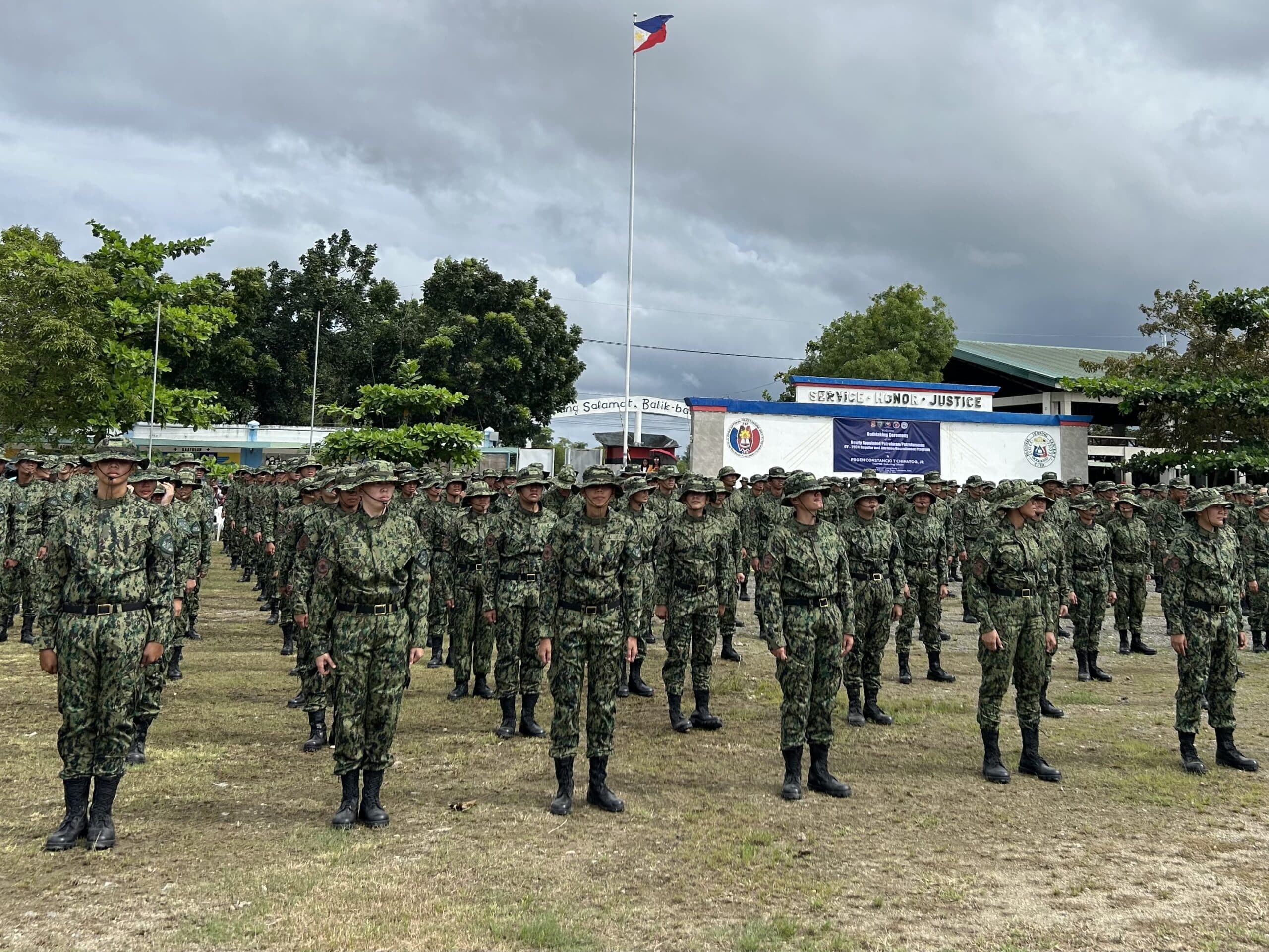 600 new police recruits take oath in Central Visayas | Cebu Daily News