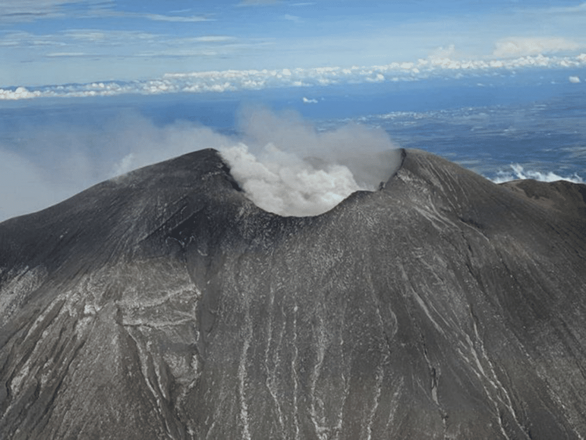 Kanlaon Volcano logs 14 ash emissions, 35 volcanic earthquakes | Cebu Daily News