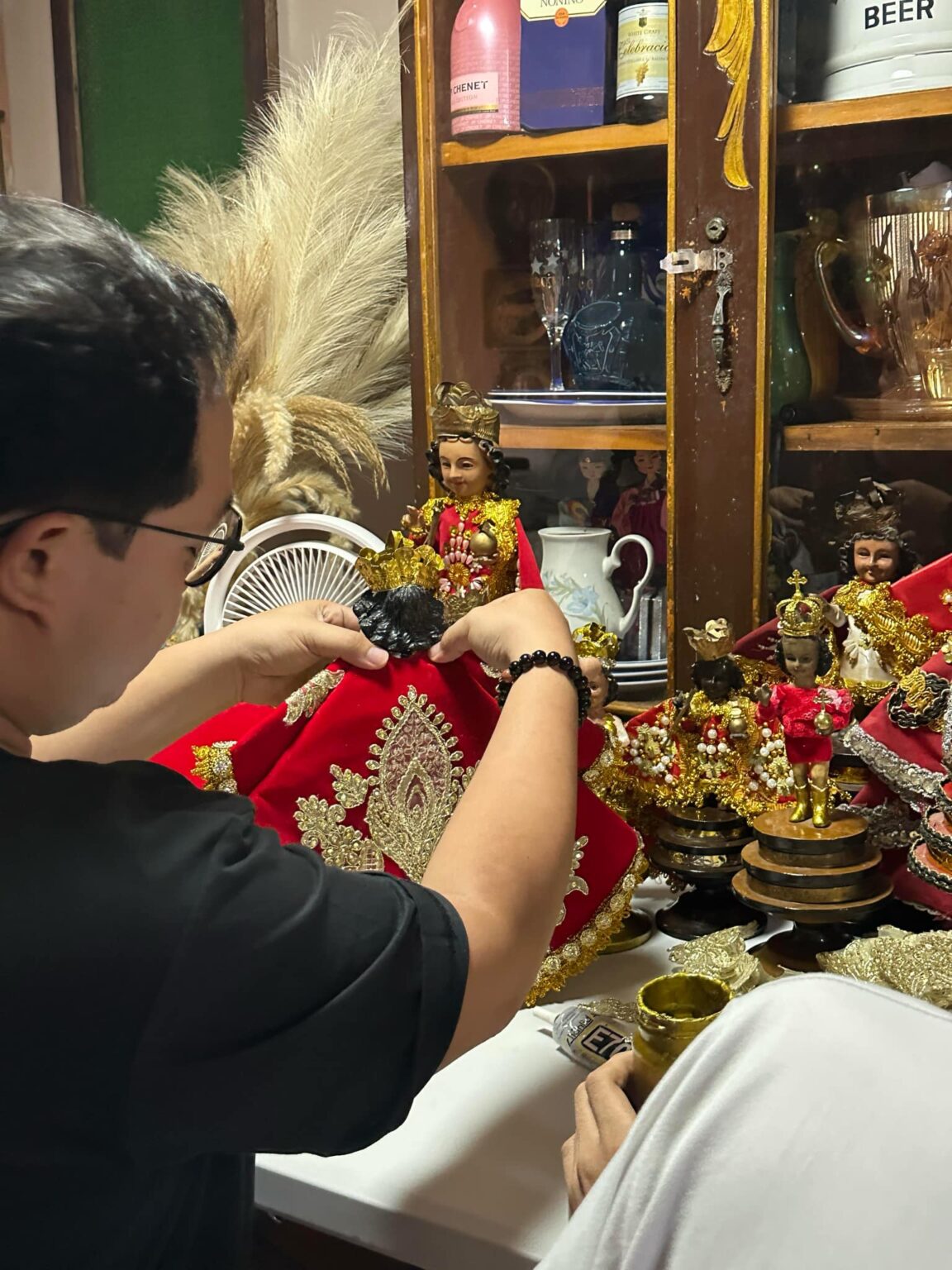 Fiesta Señor: Darsy Tampus, making clothes for Niño a devotion