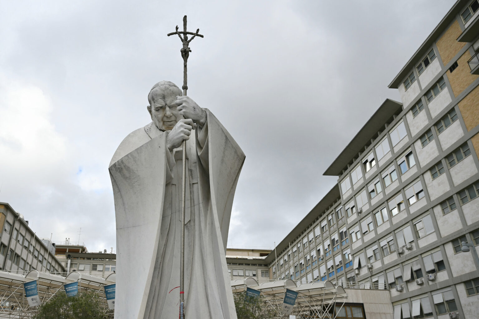 Pope has 'polymicrobial respiratory tract infection’, what is that?